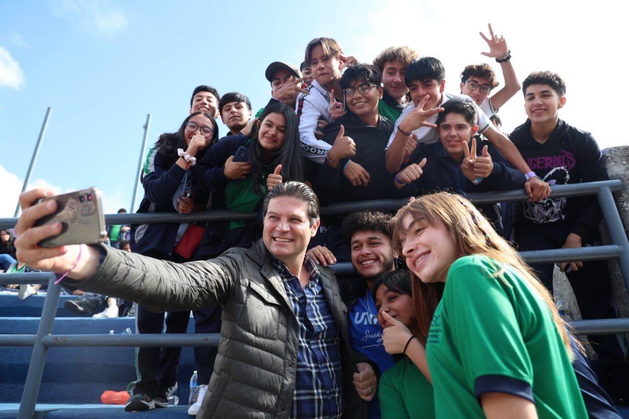 Alfonso Martínez apoya los sueños de 246 morelianos con Becas de ...